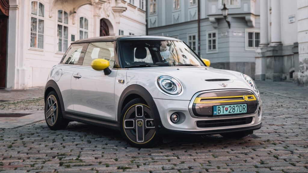 MINI Electric Review | cars2buy